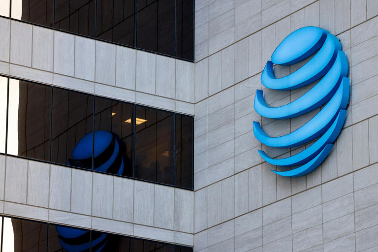 Dallas police chief pushes back after Abbott links AT&T exit to ...