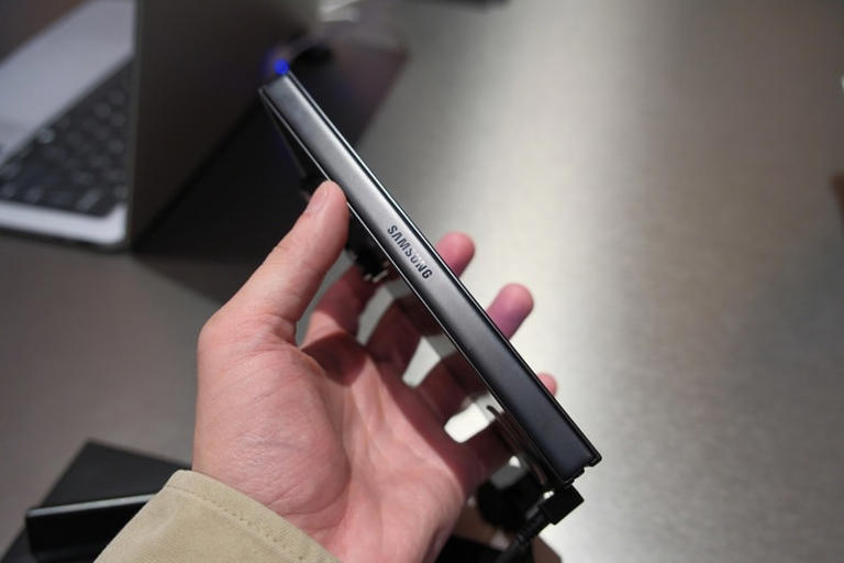 Samsung、新技術Micro RGB採用130型TVを展示。最新ノートPCやスマホも