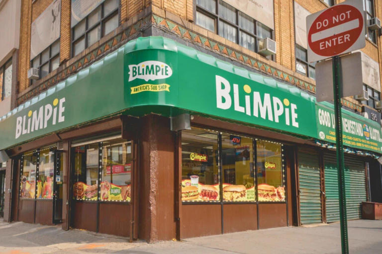 Iconic fast food chain shuts down 2,000 US locations after sales drop