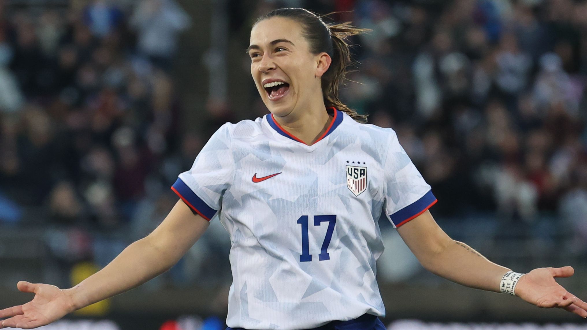 Man City in advanced talks to sign USWNT midfielder Sam Coffey from ...