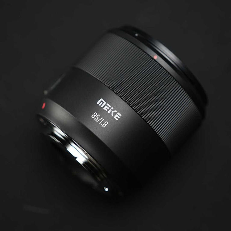 Still shooting DSLR? Meike is releasing a new lens for your ancient EF ...