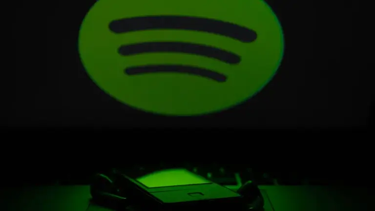 Spotify tap dances on ICE advertising issue, says recruitment spots are ...