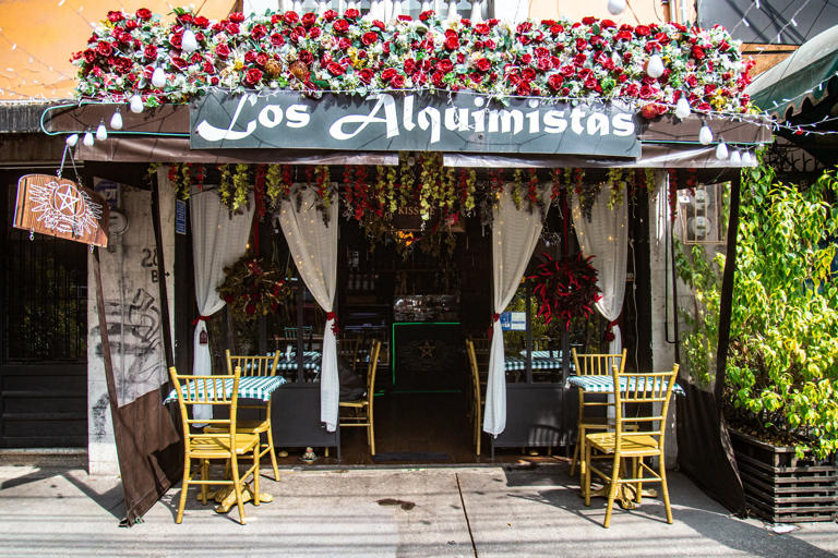 Esoterismo con pizzas artesanales y pociones mágicas en este ...