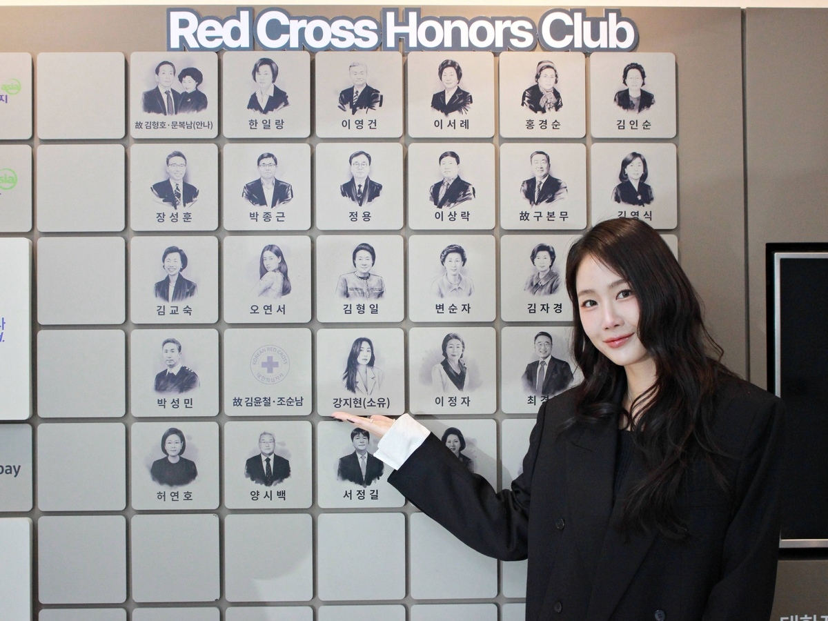 Soyou joins the Red Cross Honors Club