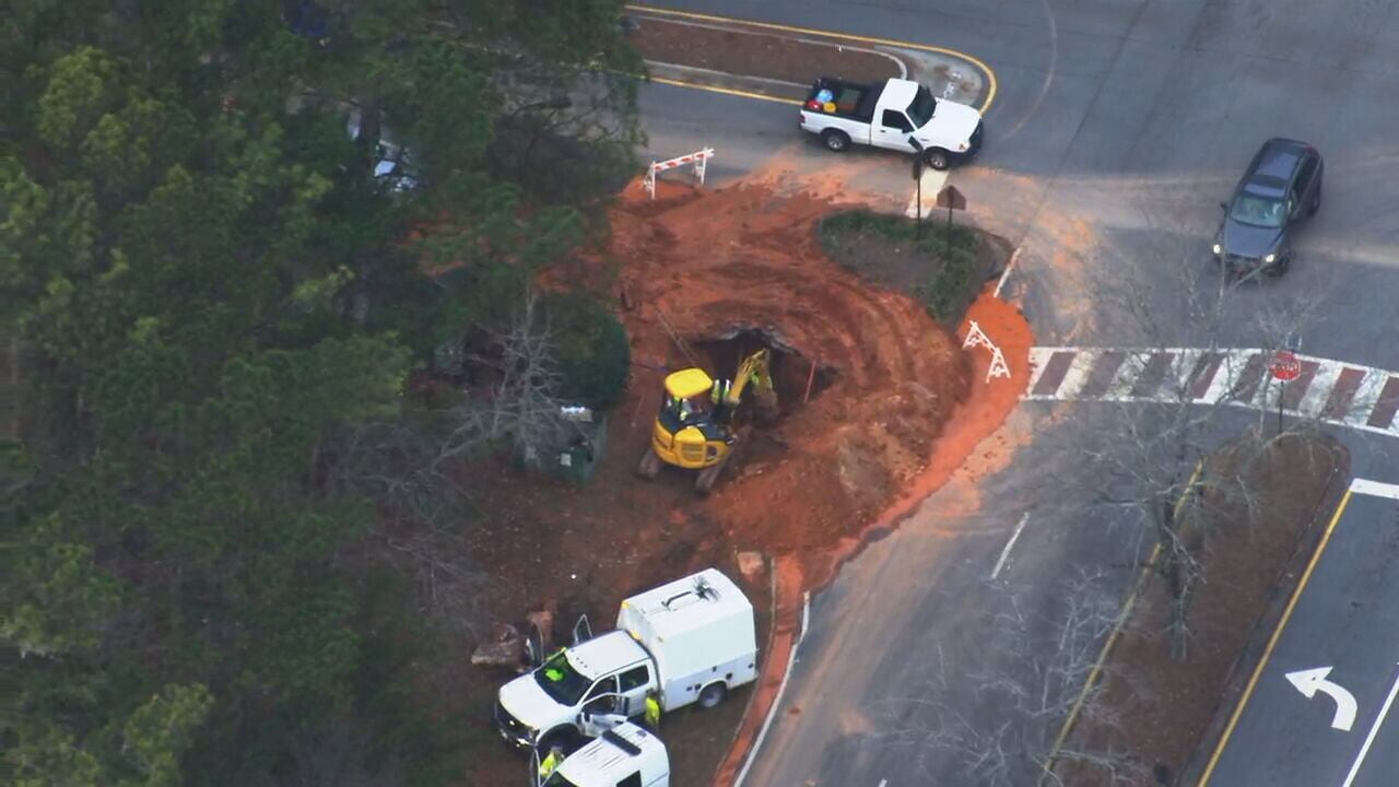 ‘Quite the challenge’: Neighbors say massive water main break in ...
