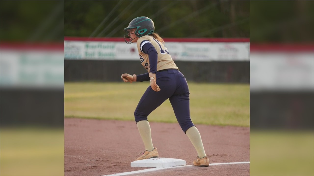 Sneads' Danika Rogers puts pen to paper