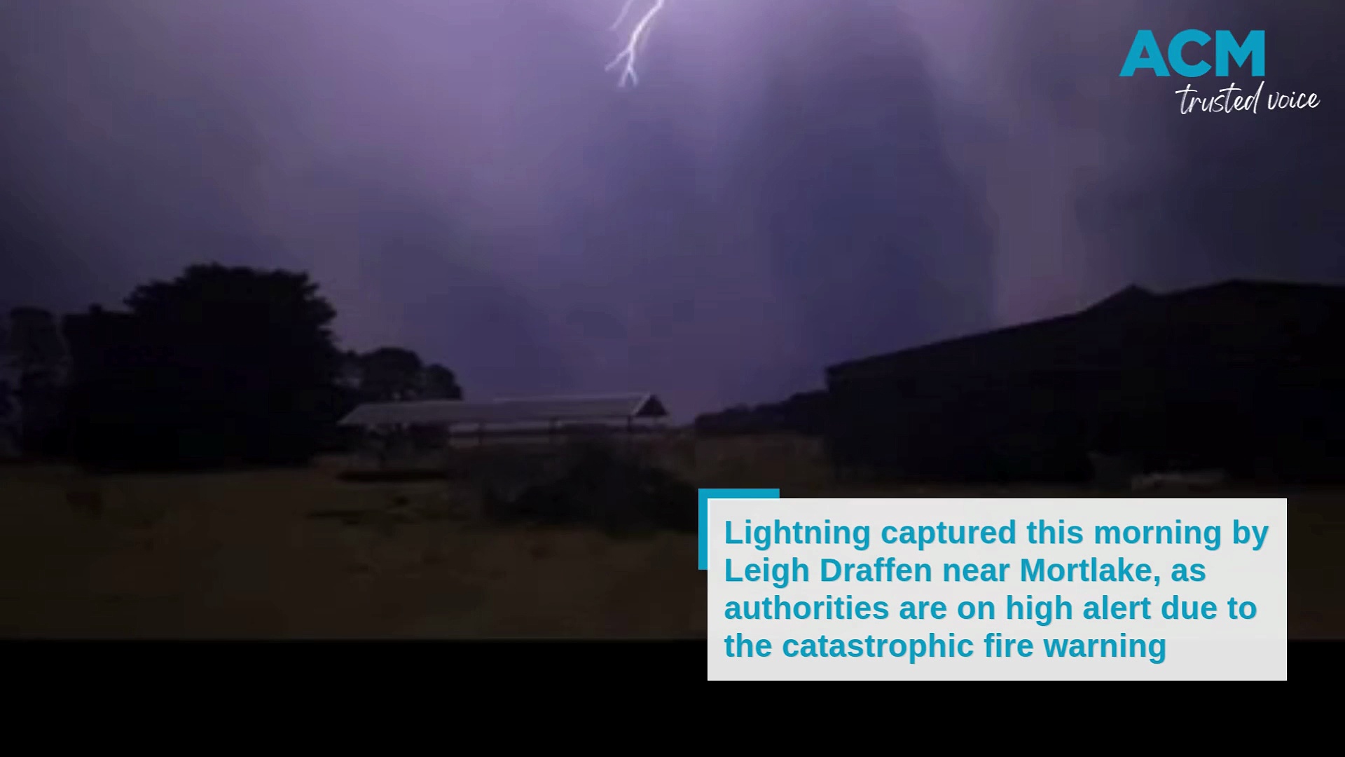 Weather: Lightning strike near Mortlake