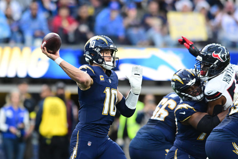 Drake Maye and Justin Herbert each looking for 1st playoff win as ...