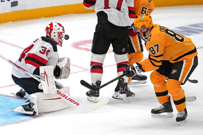 Malkin scores in return from injury, Penguins beat Devils 4-1