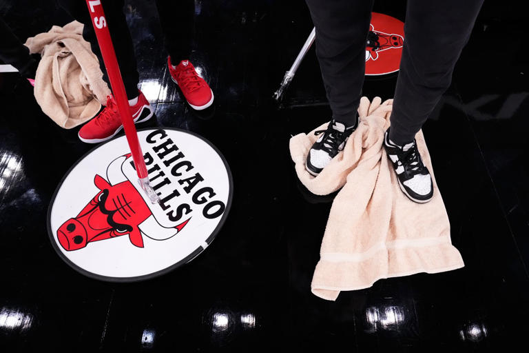 Heat-Bulls game at the United Center postponed due to condensation on ...