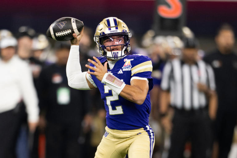 Washington QB Demond Williams Jr. announces he will return to Huskies ...