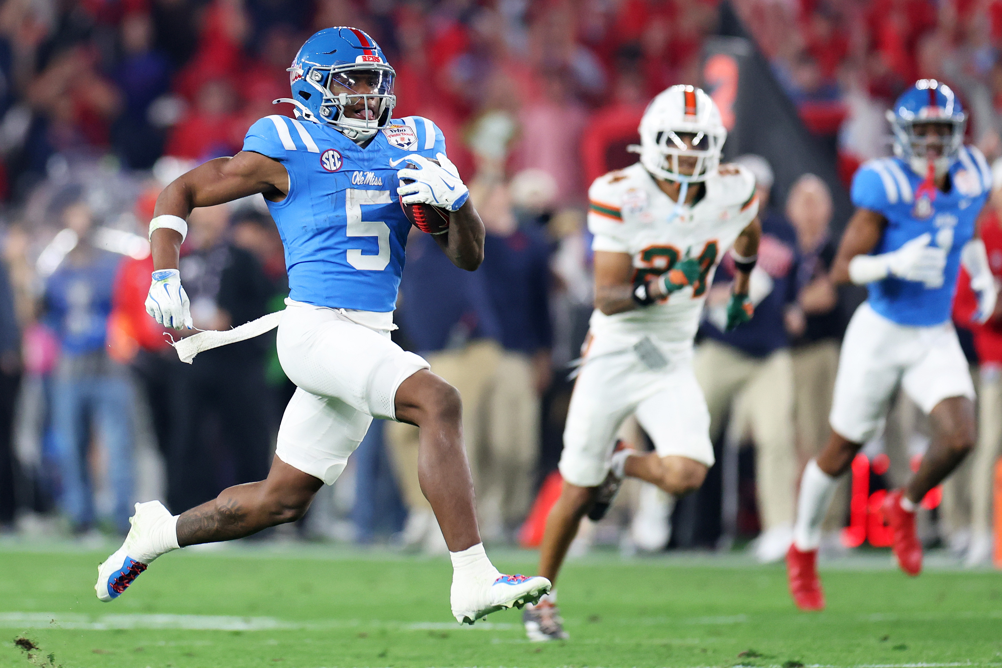 Fiesta Bowl: Ole Miss Kewan Lacy leaves game after 73-yard TD run