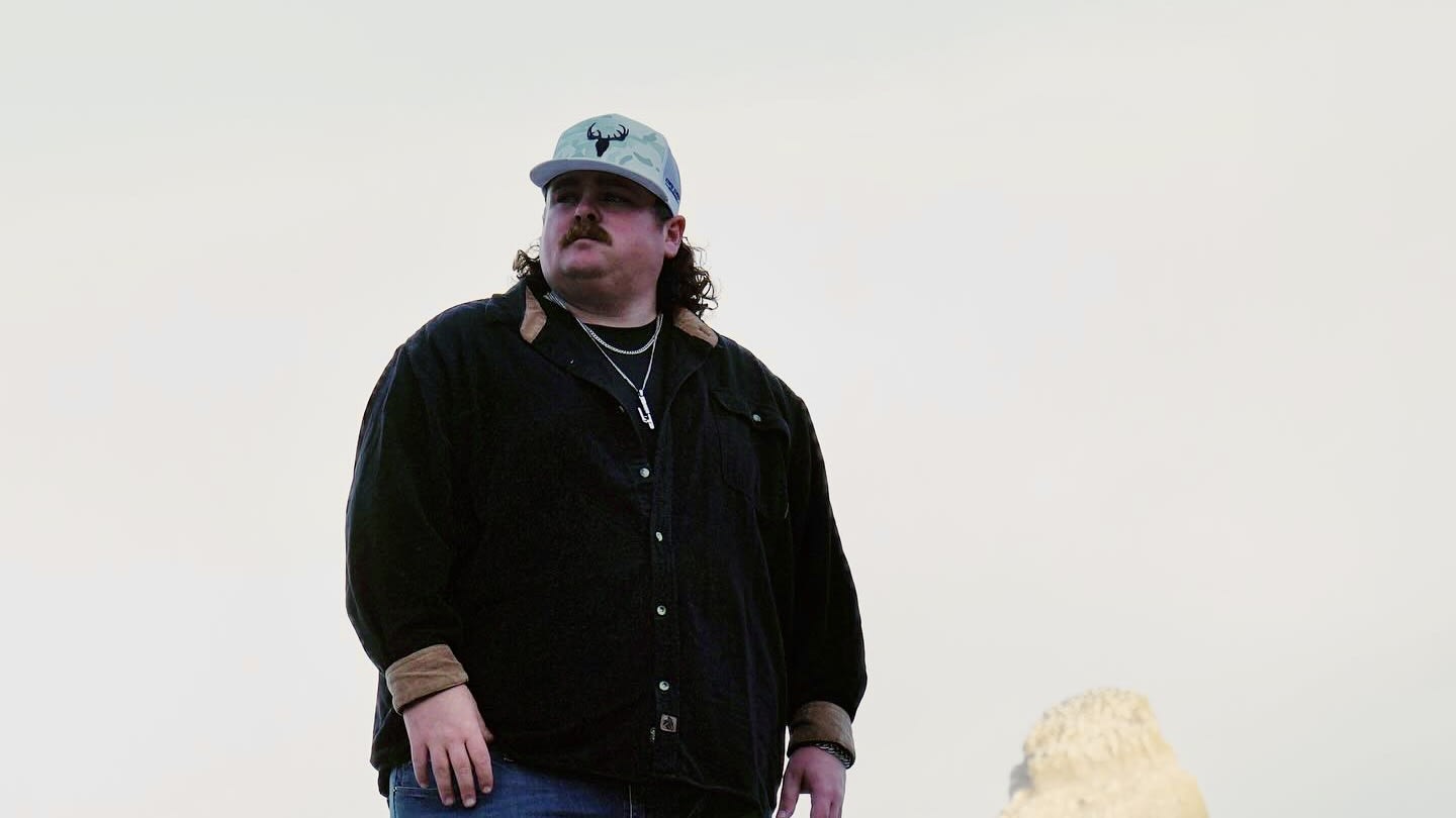 Country star's MAGA tirade: ICE's callous Minneapolis shooting fuels ...