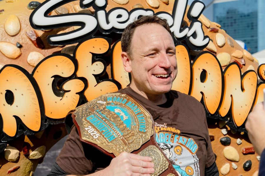 Joey Chestnut to defend bagel-eating title in Las Vegas