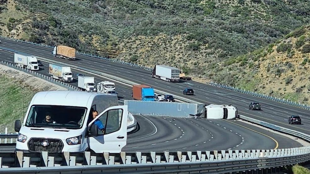 Big rig overturns, two southbound I-5 lanes closed near Vista Del Lago