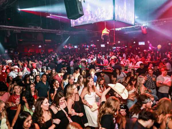 New Texas-sized dance hall and saloon two-steps into Houston mall