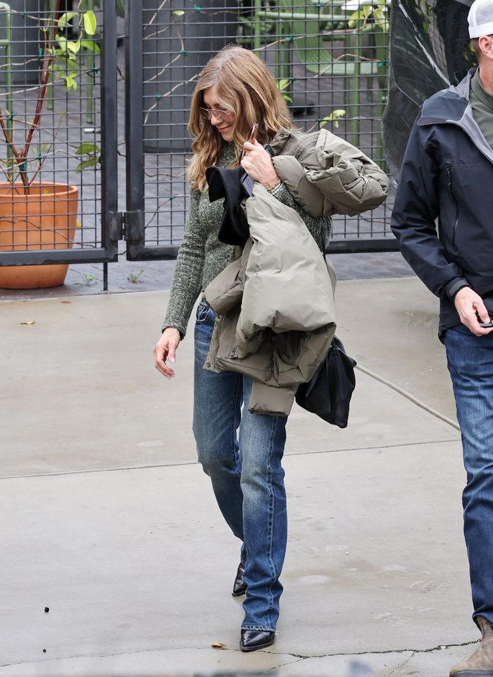 Jennifer Aniston, 56, wore the flattering skinny-jean alternative ...