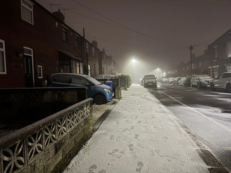 Gallery: First images as snow begins to settle in Sheffield amid amber ...