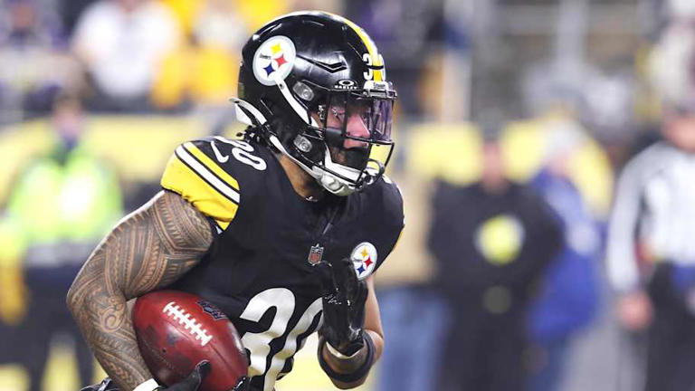Steelers star RB hit with illness before Texans game