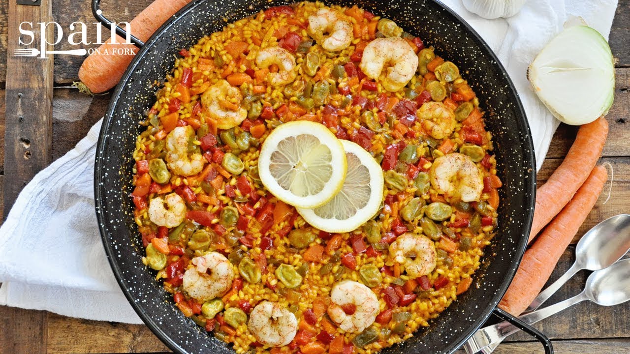 Spanish 'Paella campera' with vegetables & shrimp | Authentic paella recipe