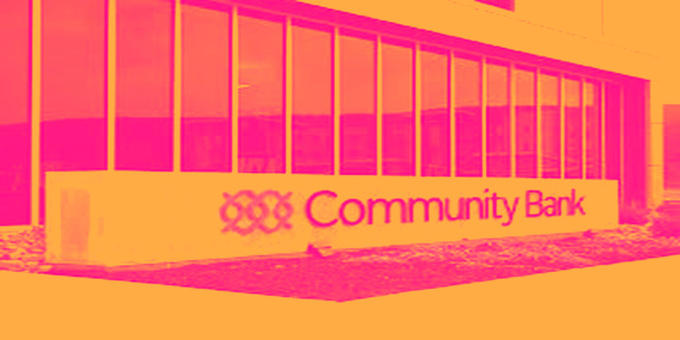 3 reasons to sell CBU and 1 stock to buy instead