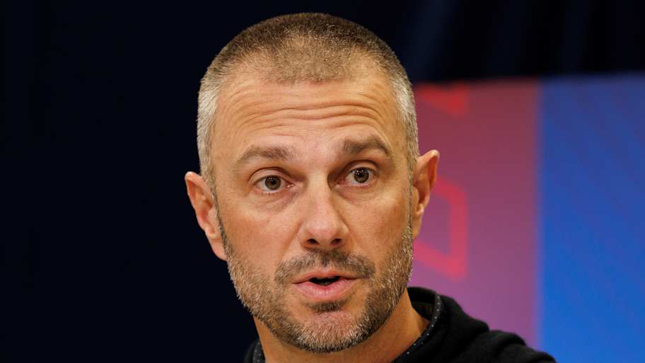 Former NFL QB tossed out the wildest Raiders coaching theory you'll ...