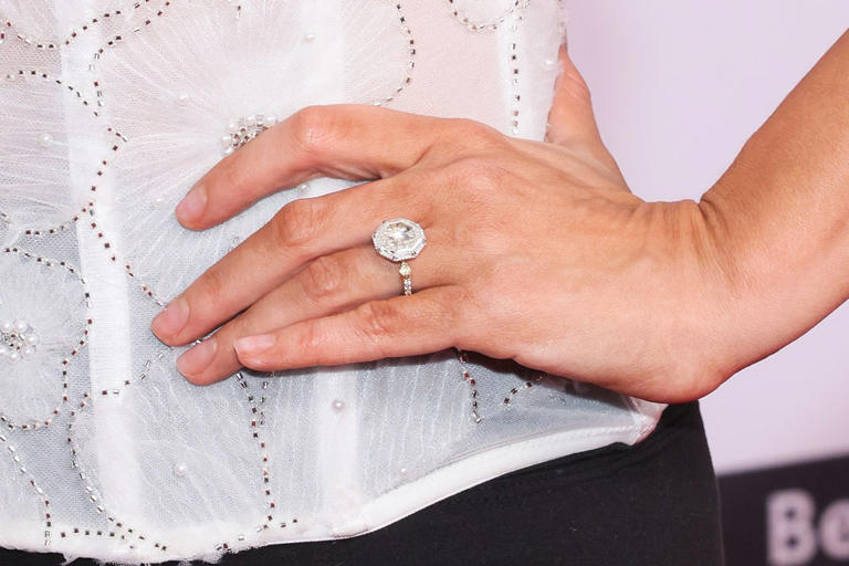 All the details of Caitlin O'Connor's new 7-carat diamond engagement ...