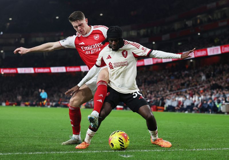 Soccer-lacklustre Arsenal held to dour 0-0 draw by Liverpool