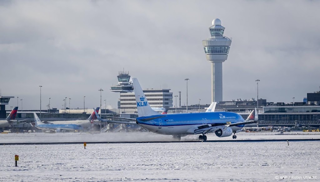 KLM schrapt vrijdag 80 vluchten op Schiphol om winters weer