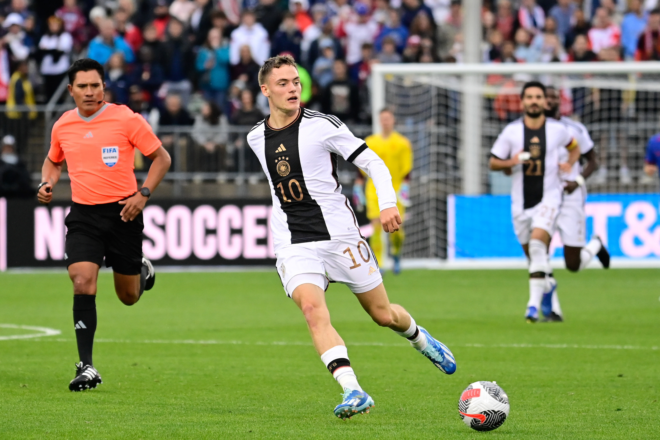 Gary Neville unimpressed by 'clumsy' challenge on Florian Wirtz which ...