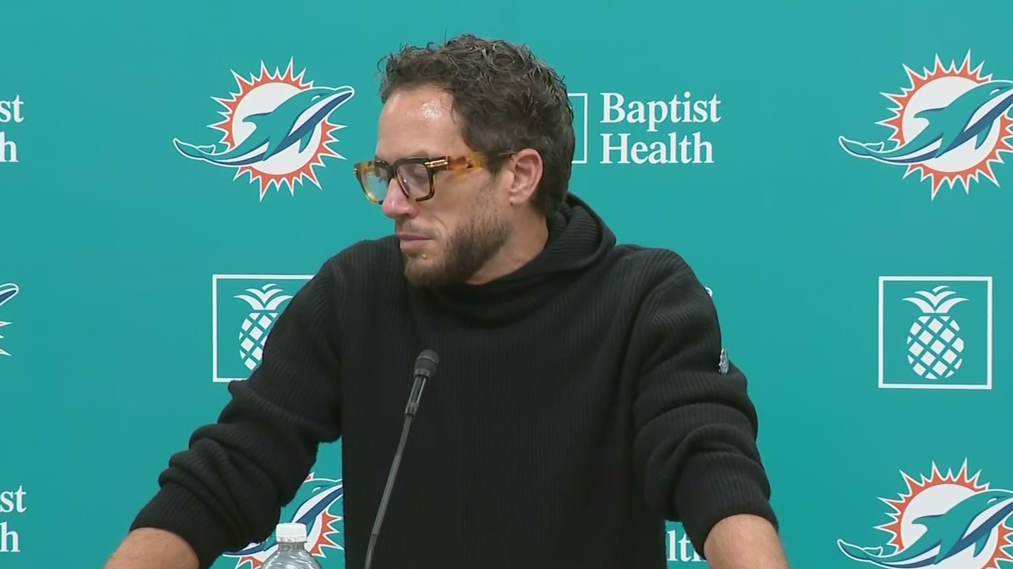 Dolphins fire head coach Mike McDaniel