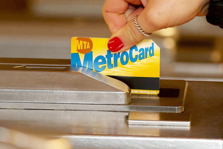 NYC.'s newly-discontinued MetroCards already selling for thousands of ...