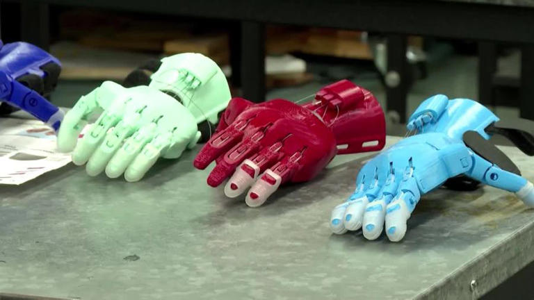 Indiana middle schoolers create prosthetic hand for classmate using 3-D ...