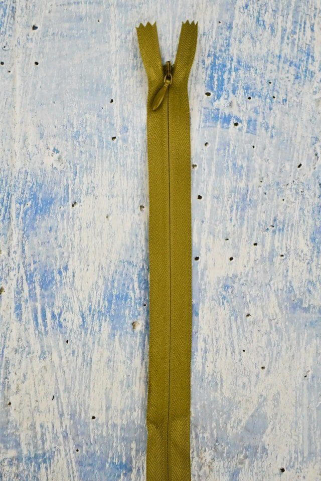 How to fix a zipper if the pull came off