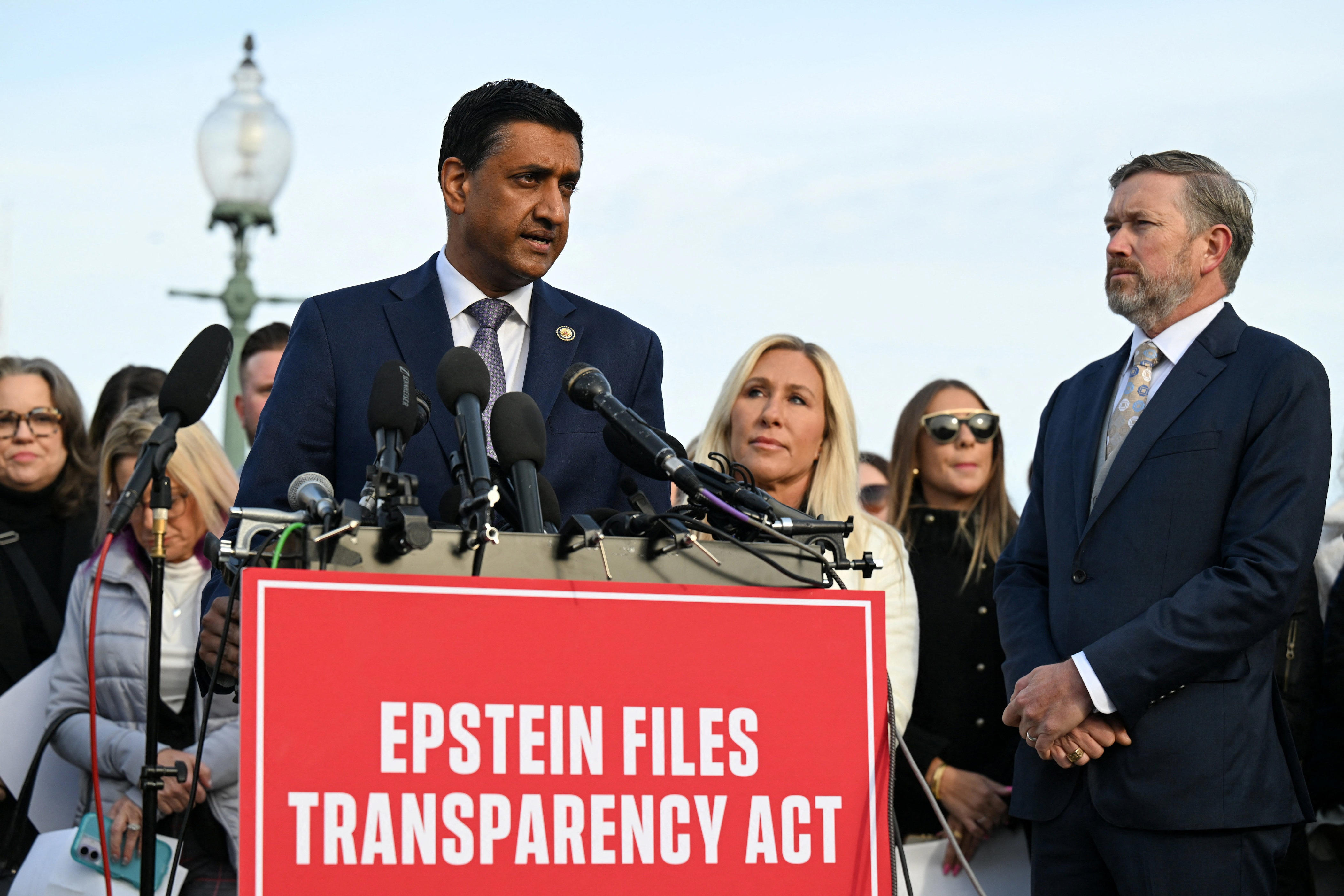 Lawmakers say a third party should force DOJ to release Epstein files