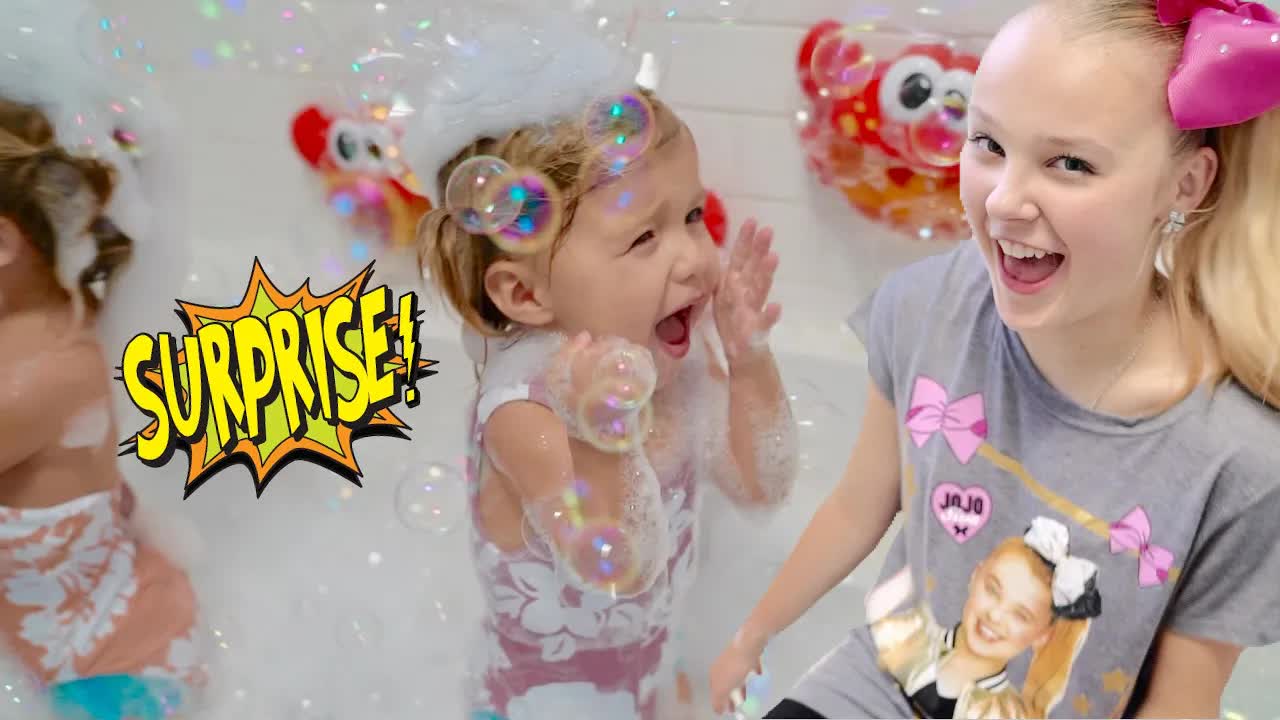 Biggest bubble bath with JoJo Siwa!
