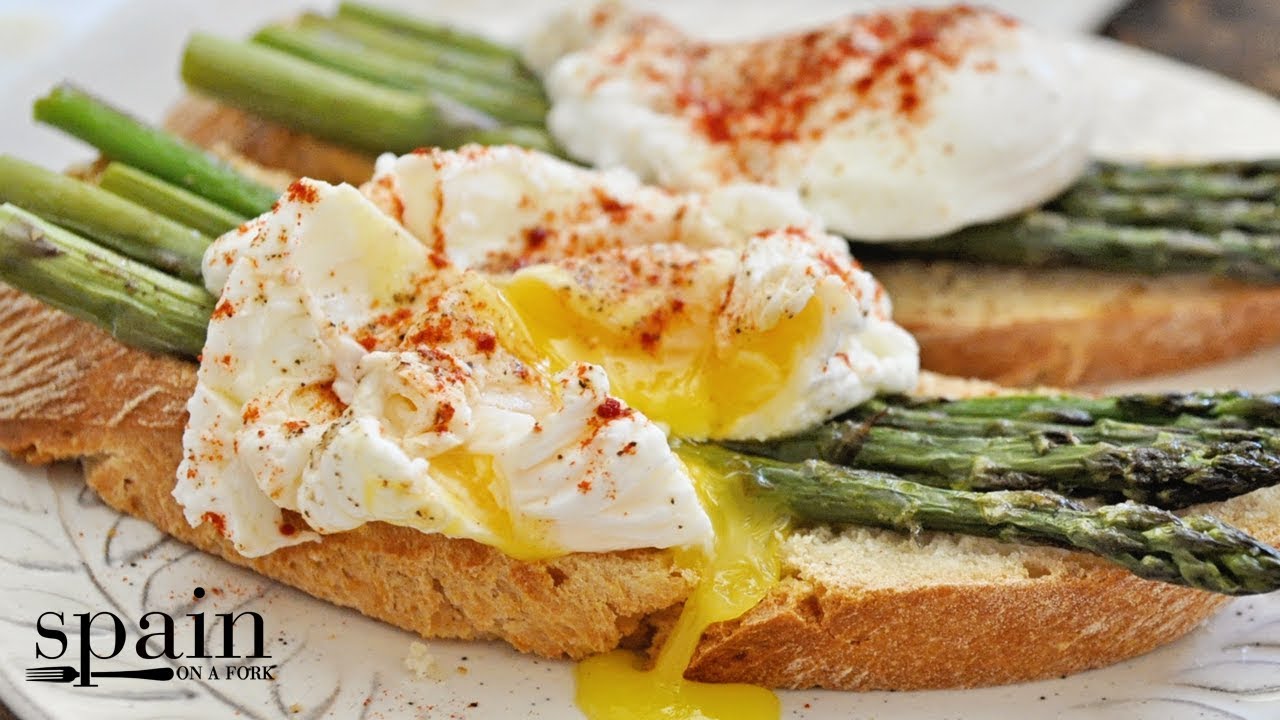 Spanish asparagus with poached eggs | Easy healthy tapas recipe