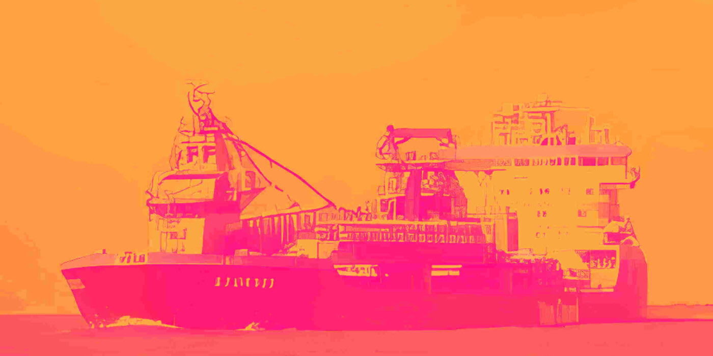 3 reasons to avoid GLDD and 1 stock to buy instead