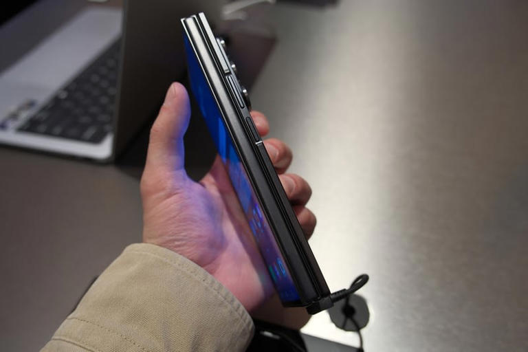 Samsung、新技術Micro RGB採用130型TVを展示。最新ノートPCやスマホも