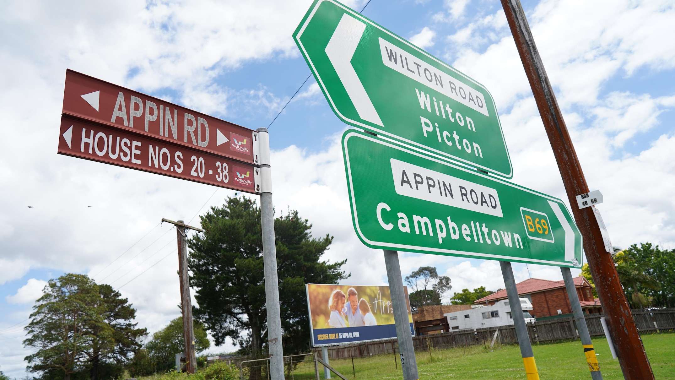 Community rushes to help victims of Appin crash that left 17-year-old dead