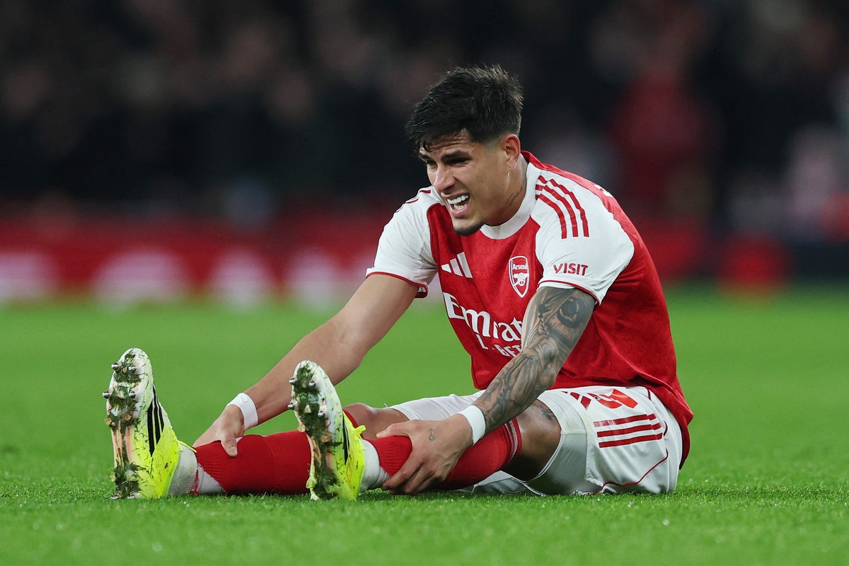 Hincapie hobbles off against Liverpool in latest Arsenal injury blow