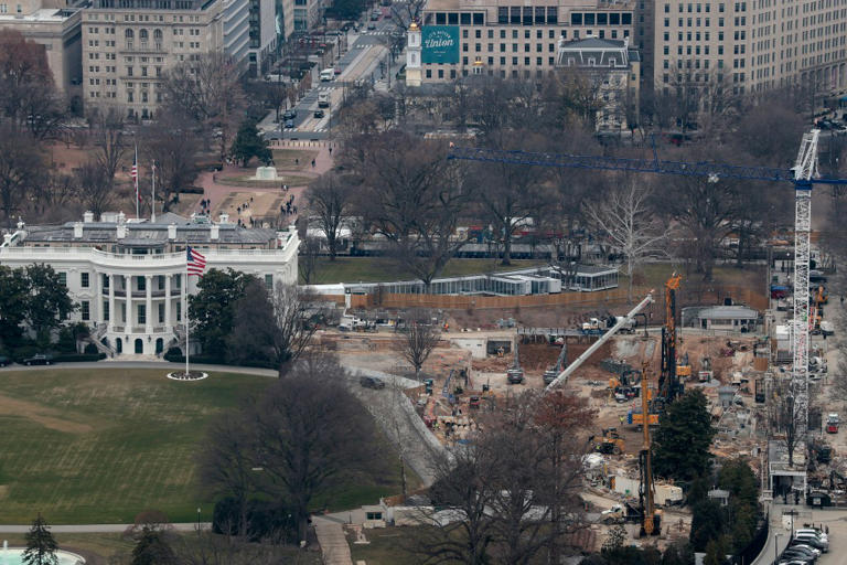 White House floats building a new floor over West Wing for 'symmetry ...