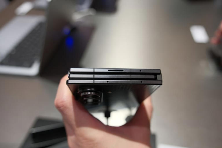 Samsung、新技術Micro RGB採用130型TVを展示。最新ノートPCやスマホも