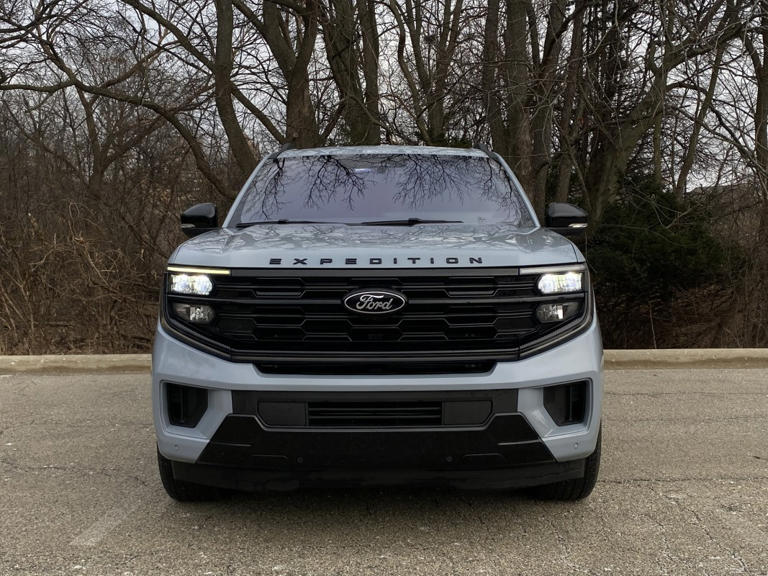 I drove the 2026 Ford Expedition Platinum Stealth Performance Package ...