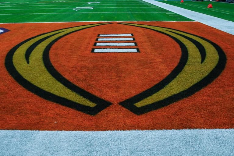 Fans not happy with College Football Playoff semifinal kickoff times