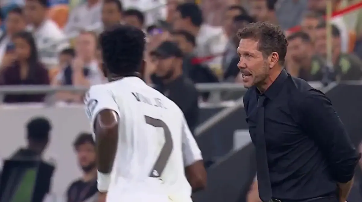 Cholo Simeone se burla de Vinicius en pleno partido