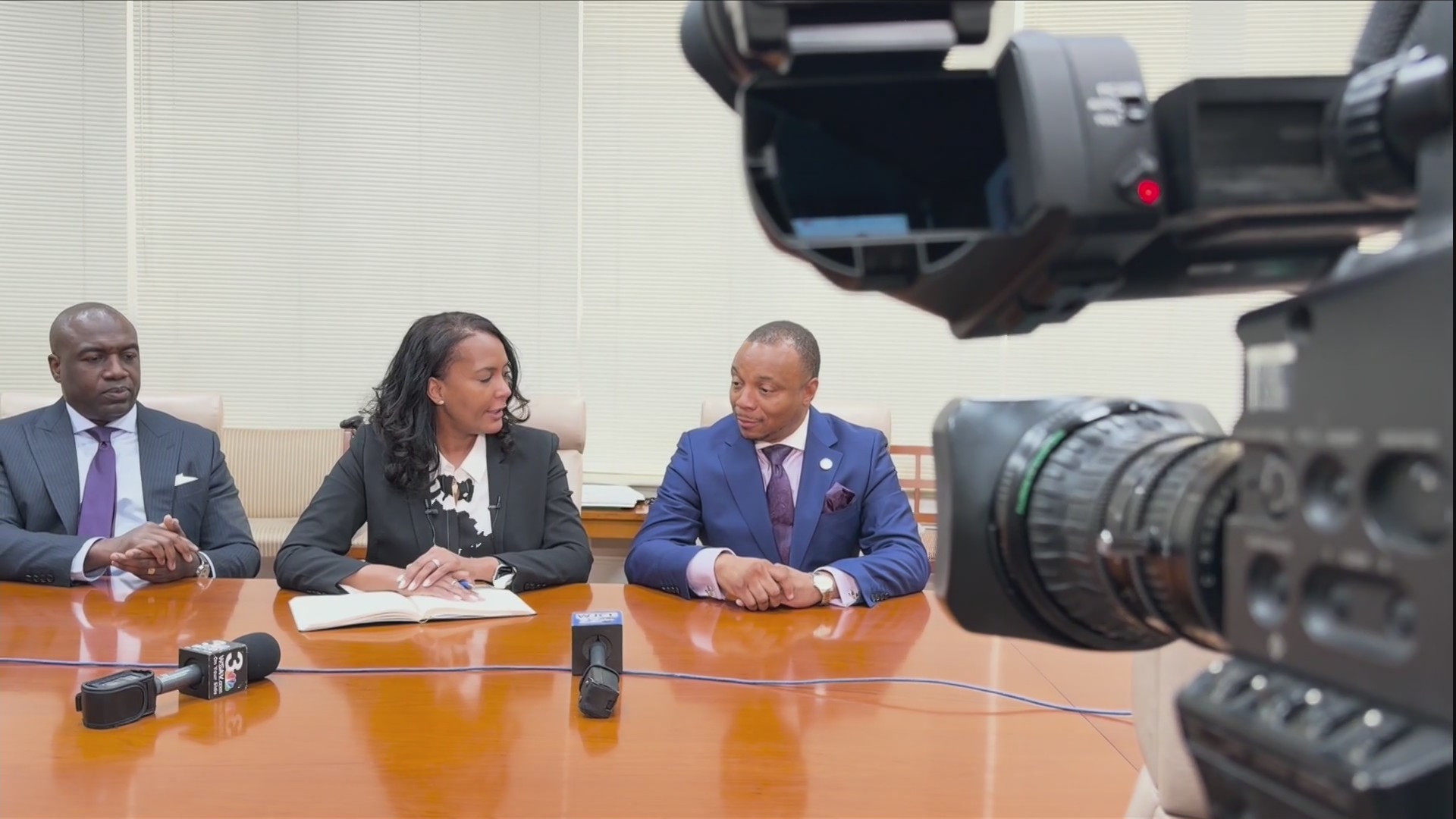 Gubernatorial candidate Keisha Lance Bottoms tours Port of Savannah