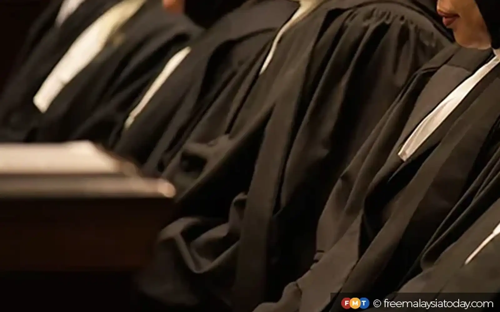 Legal board drops 2 law degrees from down under