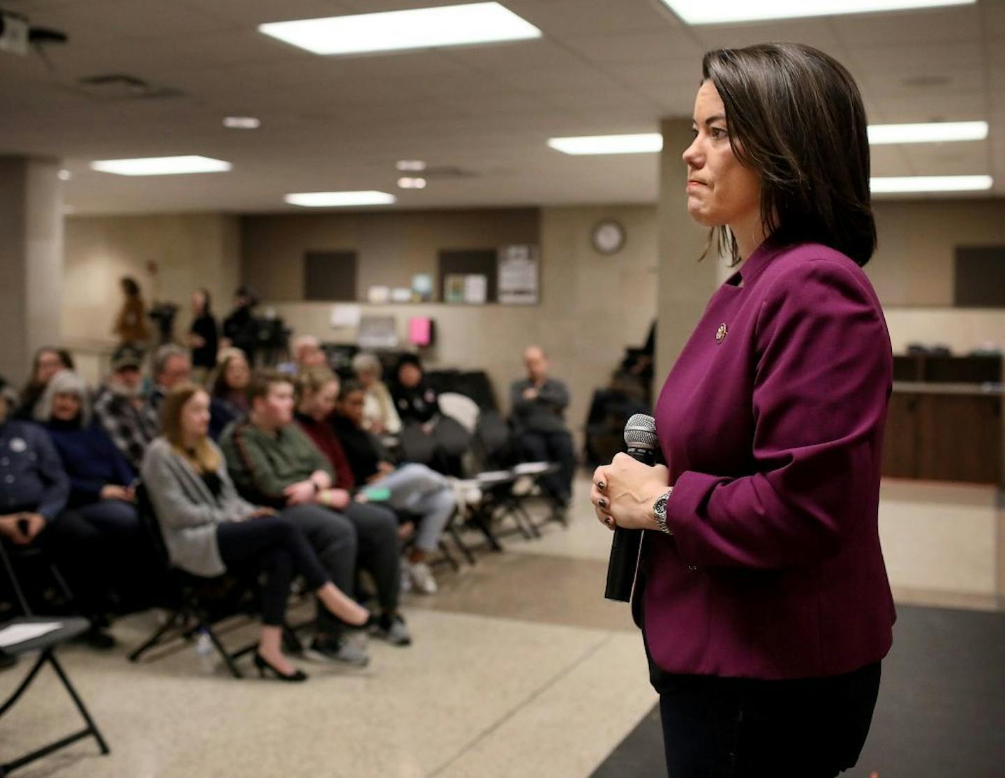 Angie Craig confronts Tom Emmer in heated exchange after fatal ICE shooting