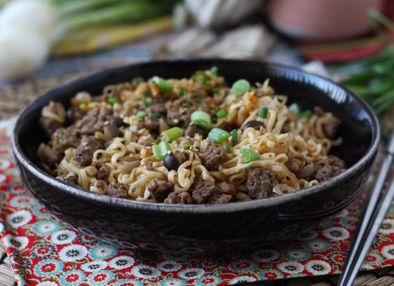 Comment cuisiner les nouilles instantanées ? Recette rapide au bœuf et ...